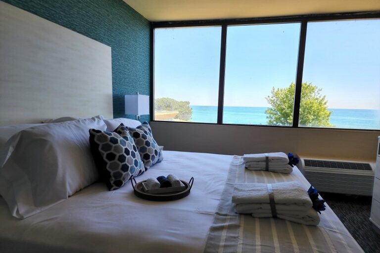 Lodge Accommodations - Illinois Beach Hotel
